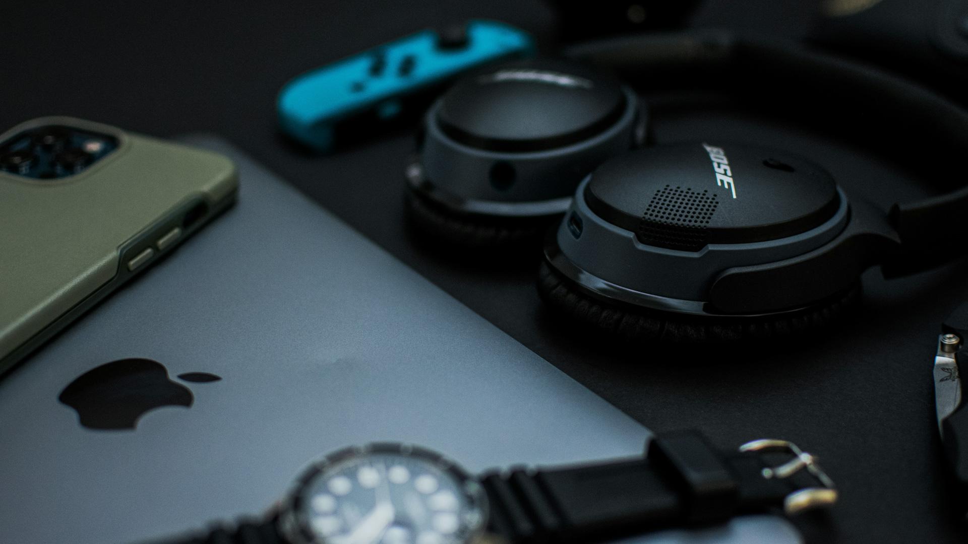 Work From Home Tech Essentials: Freelancer Starter Kit - Striving Space